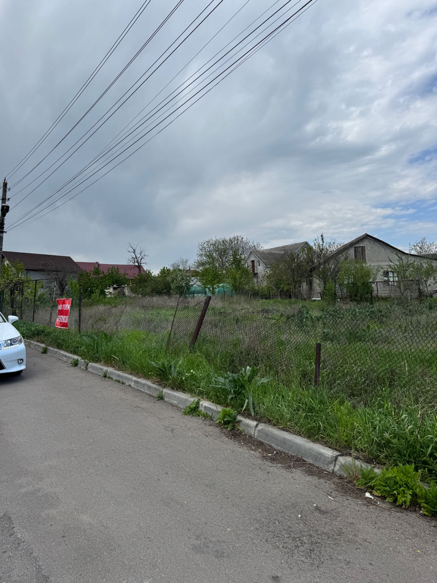 Se vinde Teren 4 Ari Colonița