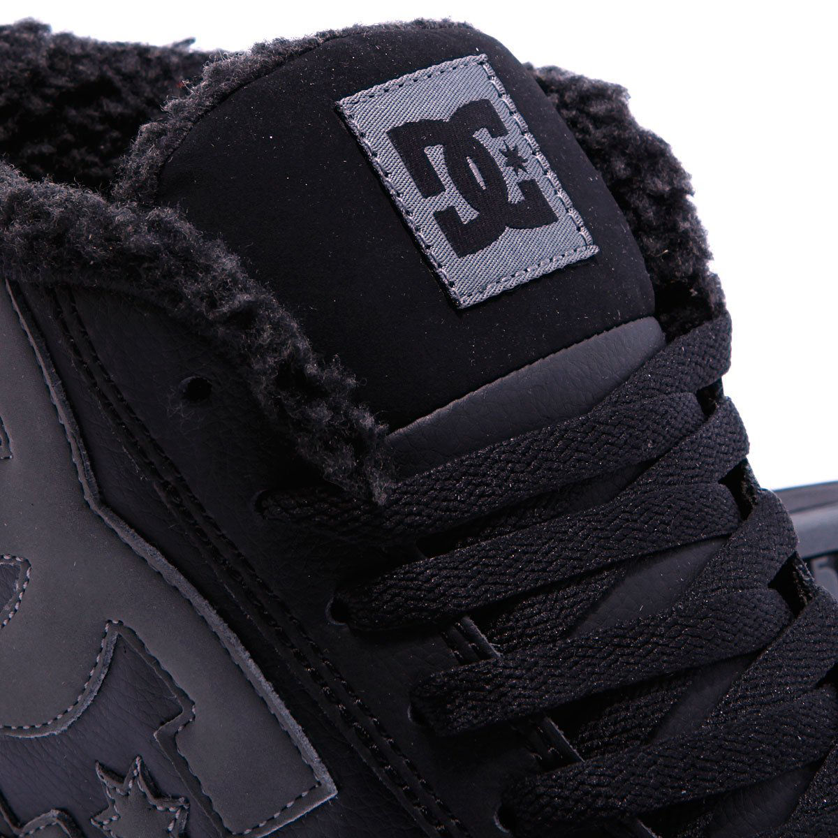 DC Shoes новые кроссовки оригинал натуральная кожа на меху.