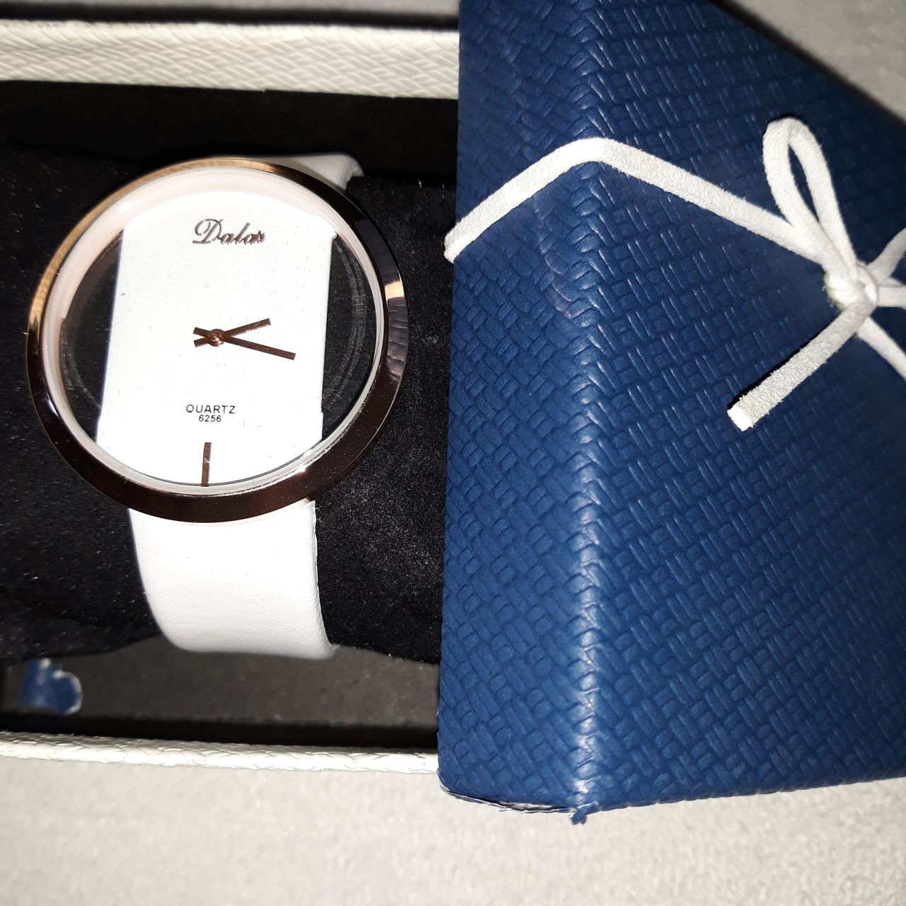 Ceas damă, nou în cutie