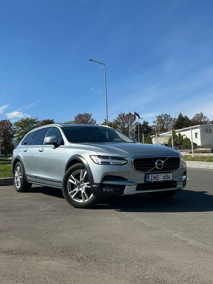 Volvo V90 Cross Country an. 2019 cu rulaj 219000 km, Diesel, 20900