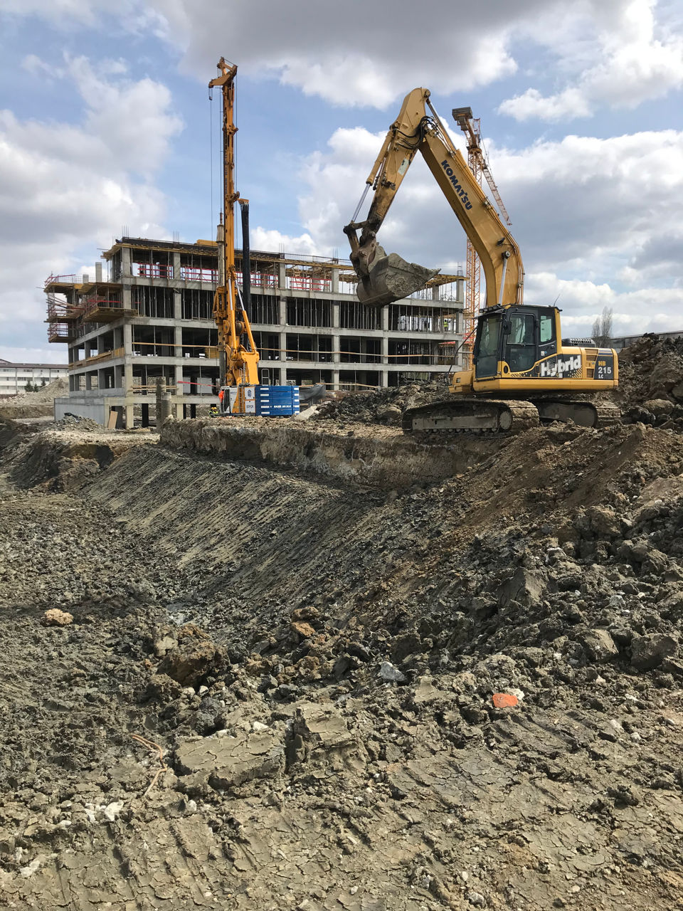 Excavator Komatu 215 Hibrid