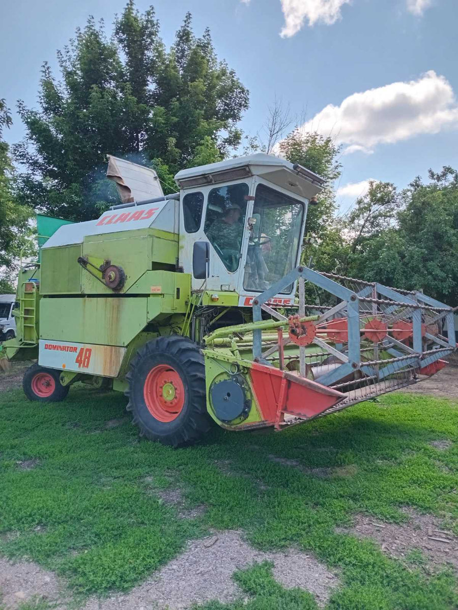 Claas Dominator 48