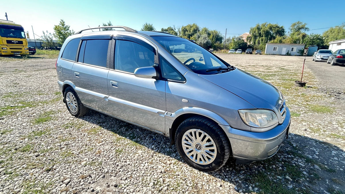 Opel Zafira an. 2005 cu rulaj 252158 km, Gaz / Benzină (metan), 3000