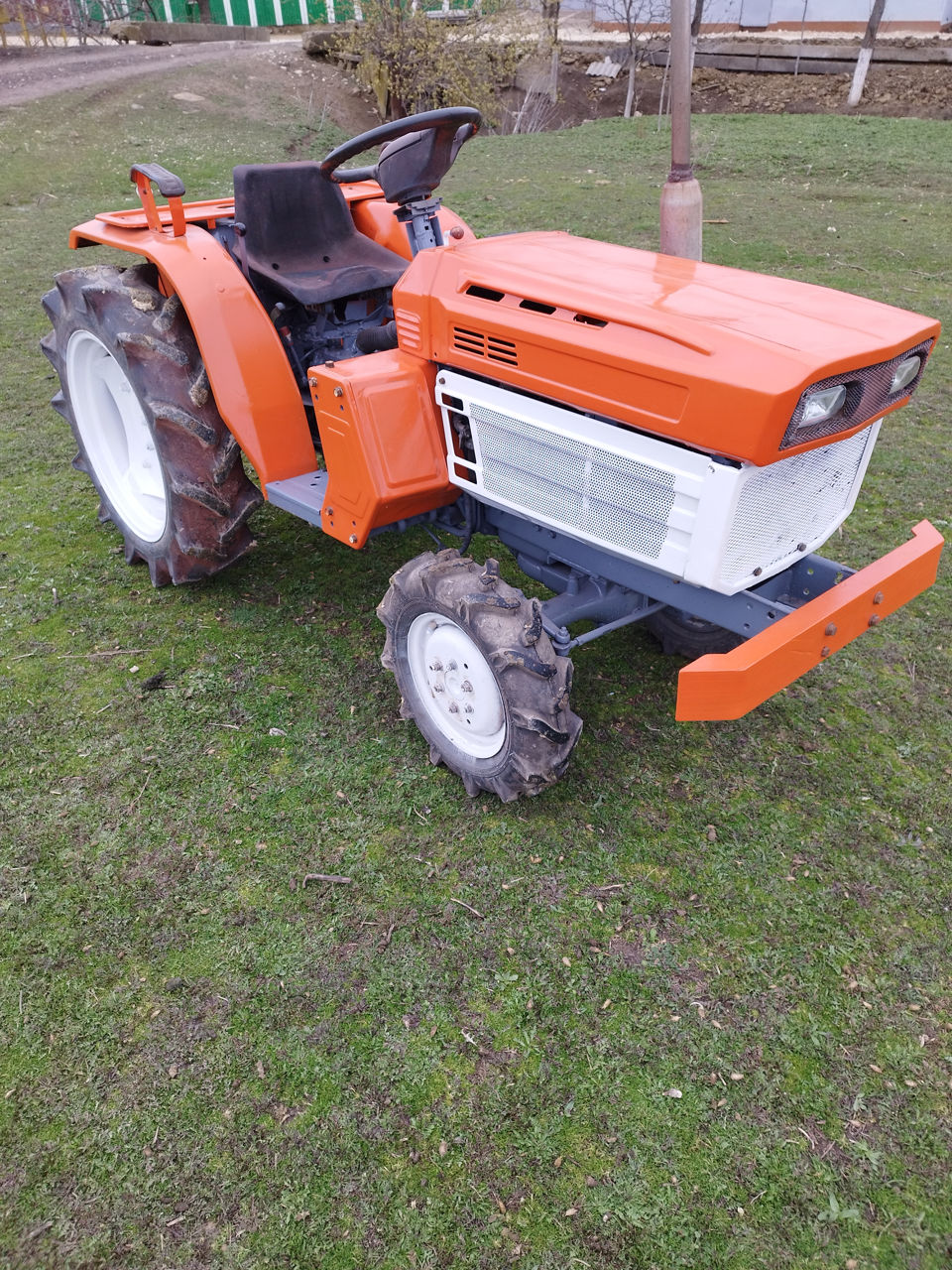 Vind mini Tractor Kubota B1600