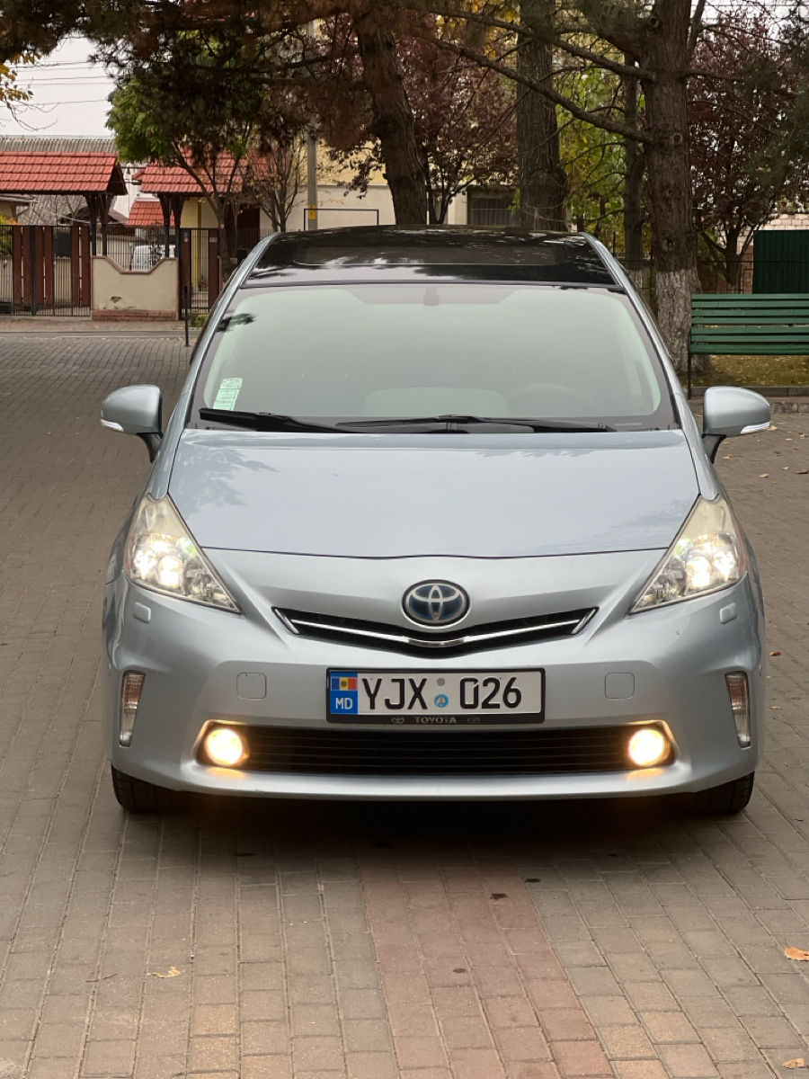 Toyota Prius v
