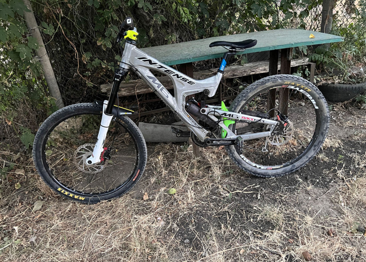 Intense M6 Fro ( downhill )