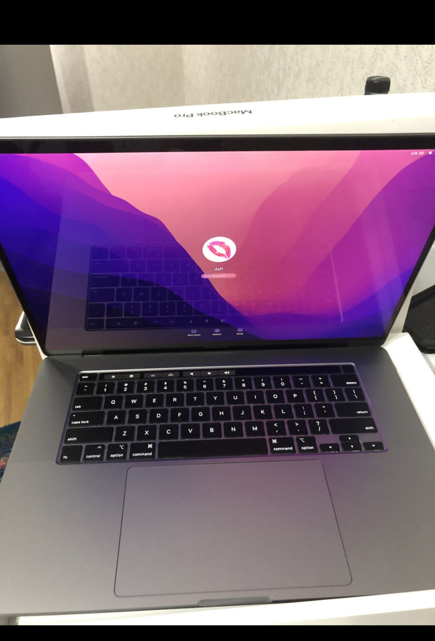 Vind 2019 MacBook pro 16 i9 16GB 1TB
