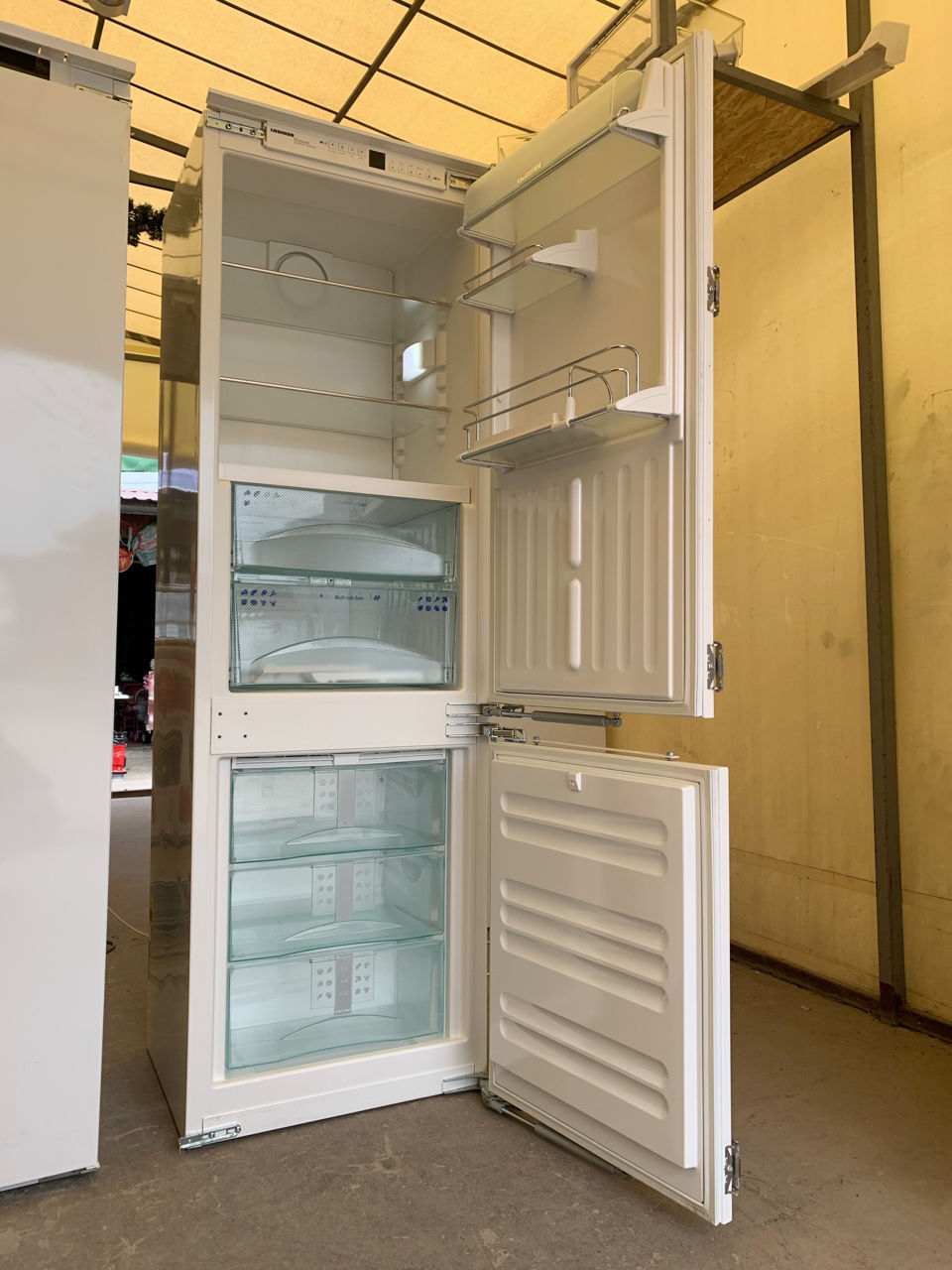 Встраиваемый холодильник Liebherr Premium BioFresh