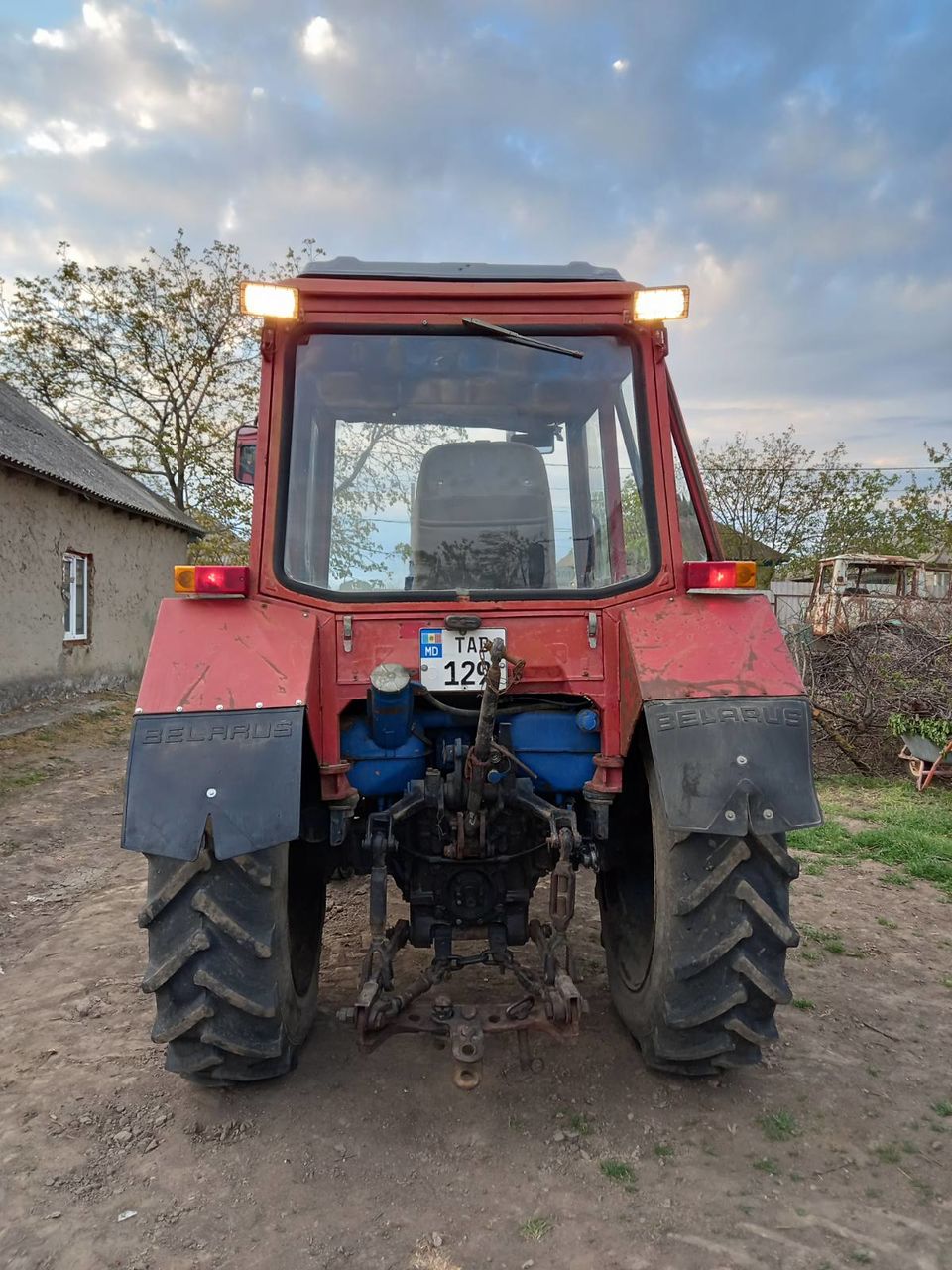 Продаю трактор