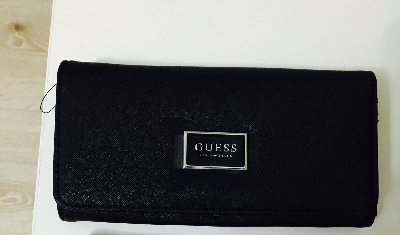 Portofel Guess original adus din SUA.