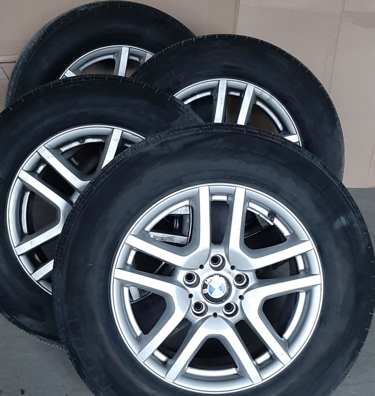 Комплект оригинальных дисков с резиной BMW X5 Original R17 235/65 ...
