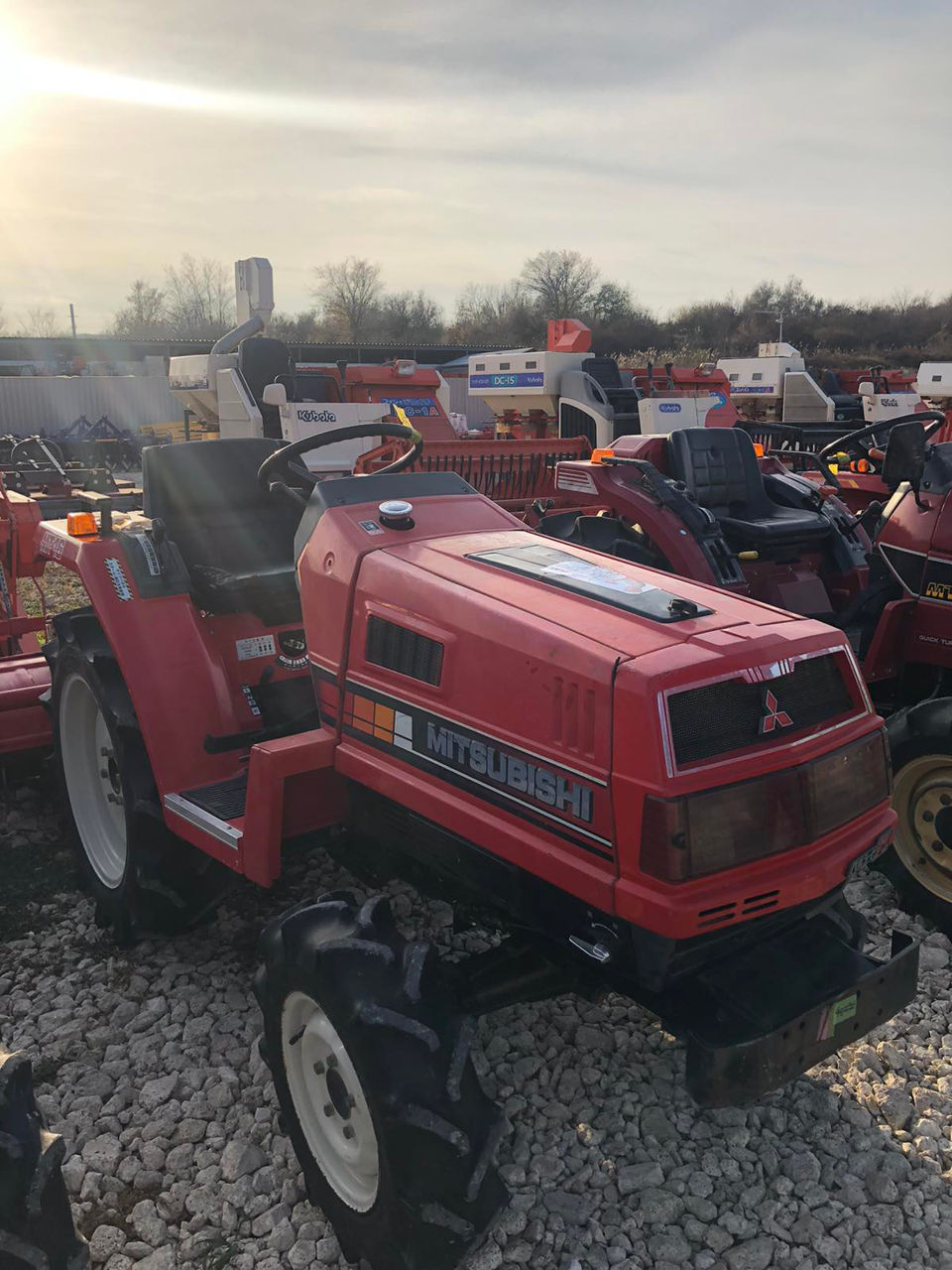 Se vinde tractor Mitsubishi MT16 cu freza de sol