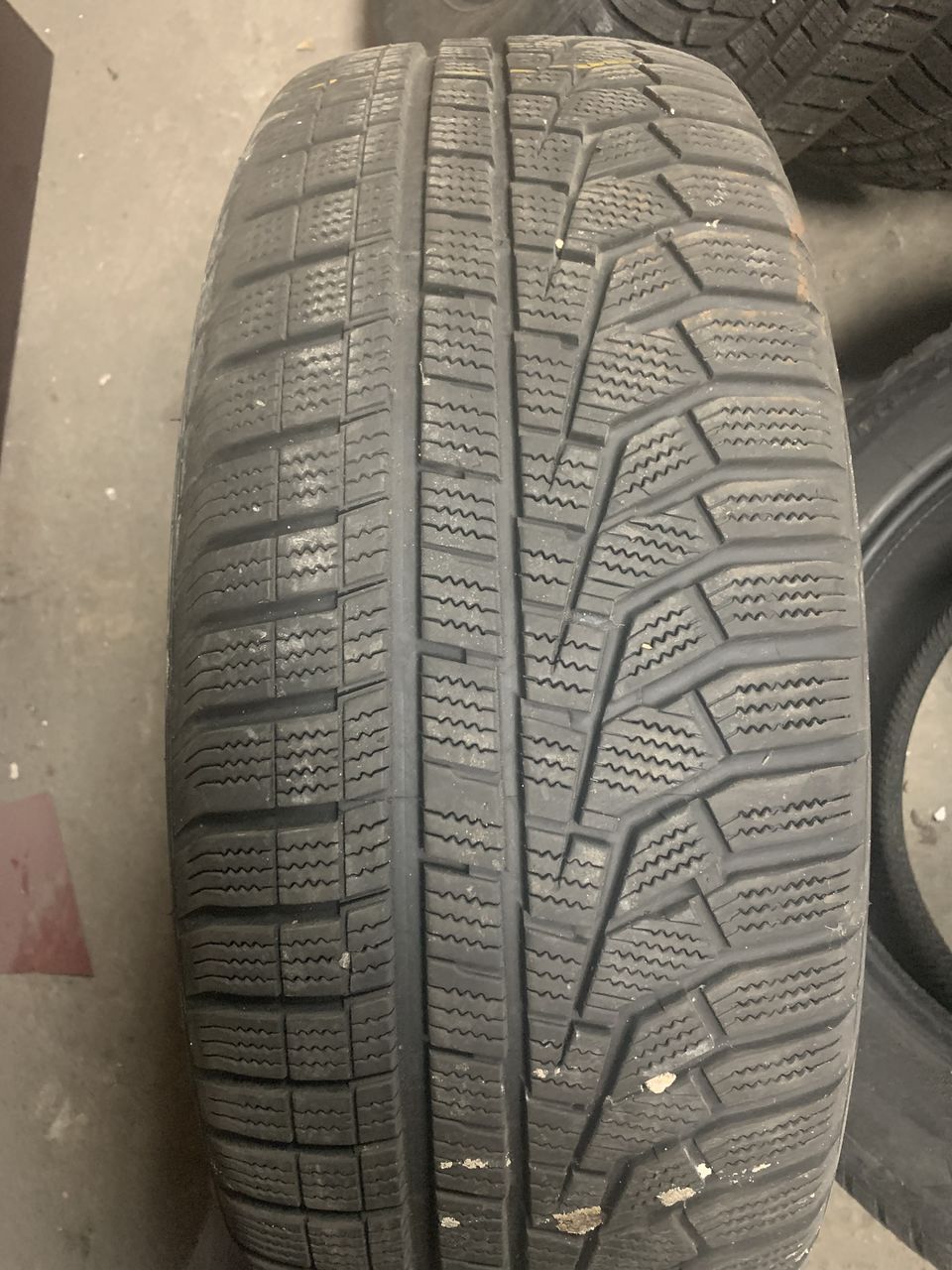 Hankook 235/60 R18
