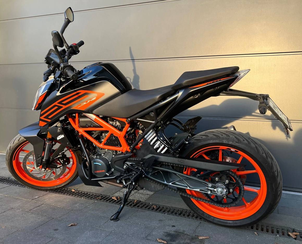 KTM Duke an. 2022 cu rulaj 4150 km, 3900