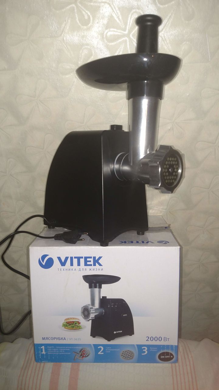 Vînd mașină pentru tocat carne Vitek VT-3635, продам мясорубку Vitek VT-3635, selling a meat grinder