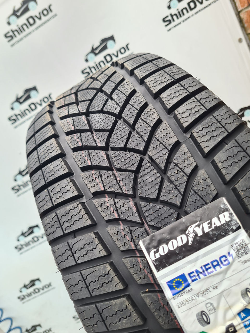 Goodyear 225/60 R18 Зима / Iarna