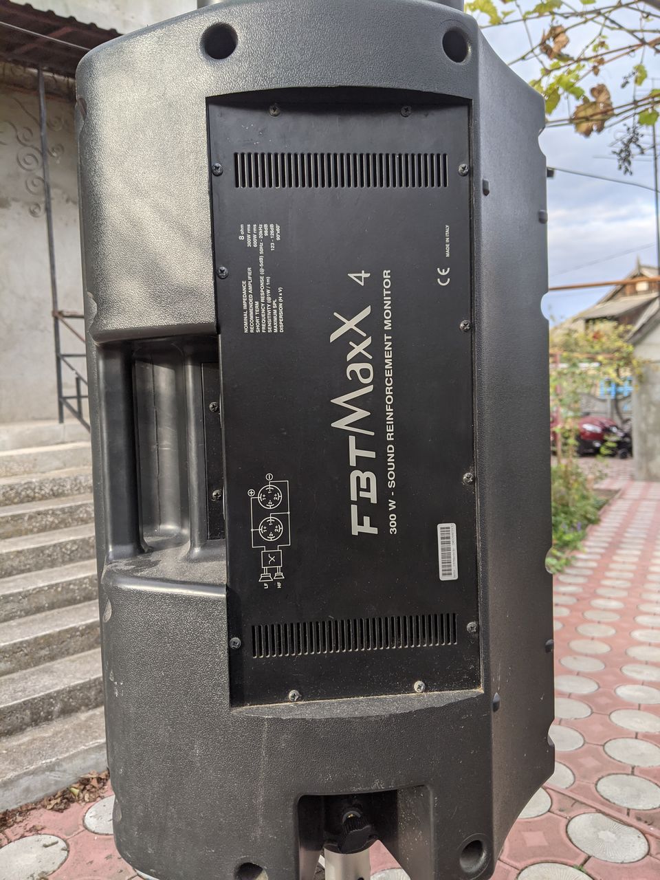 Две колонки Fbt Max X 4