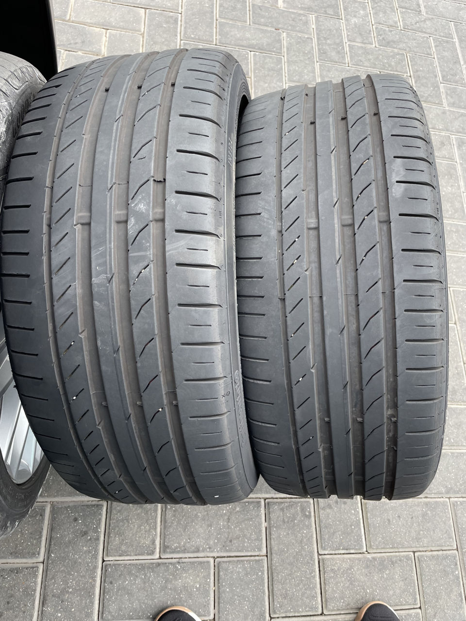 2 cauciucuri R18 225/40 Continental