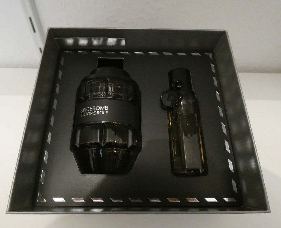 Срочно продам viktor&rolf spicebomb 90ml + 20ml оригинал 100%