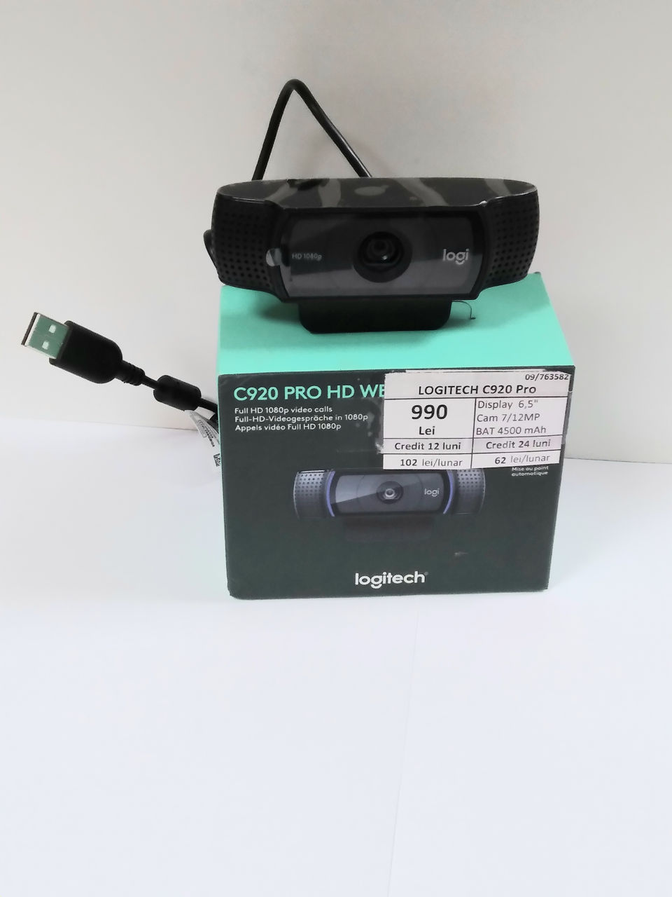 LOGITECH Camera web cu un cablu USB-A atasat