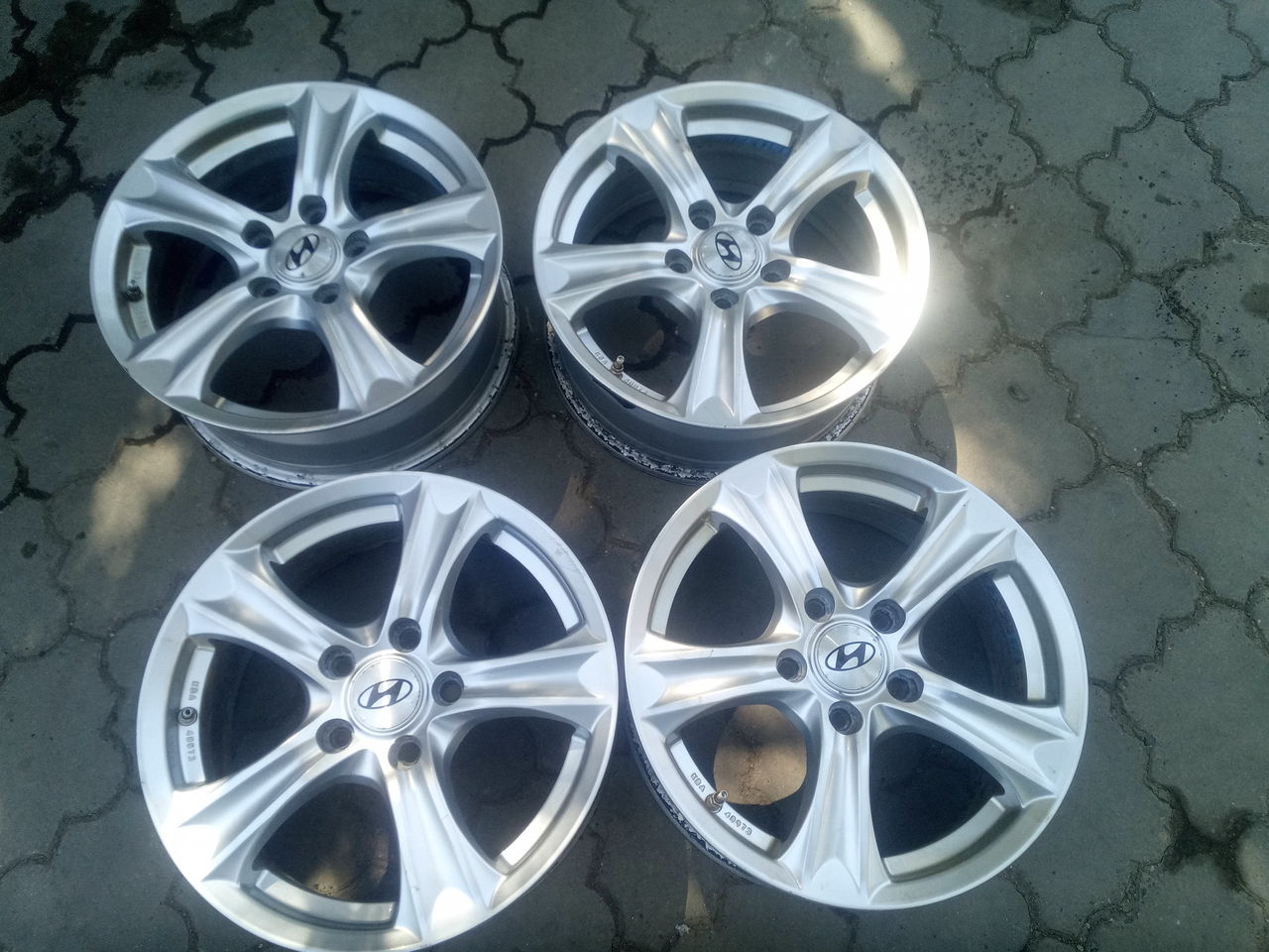 Se vind patru discuri starea ideala sint aduse din Germania. 5/114.3