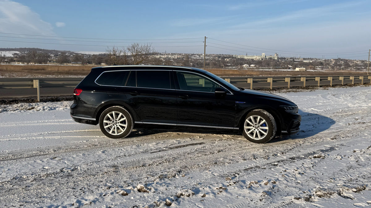 Volkswagen Passat an. 2022 cu rulaj 186000 km, Plug-in Hybrid (benzină ...