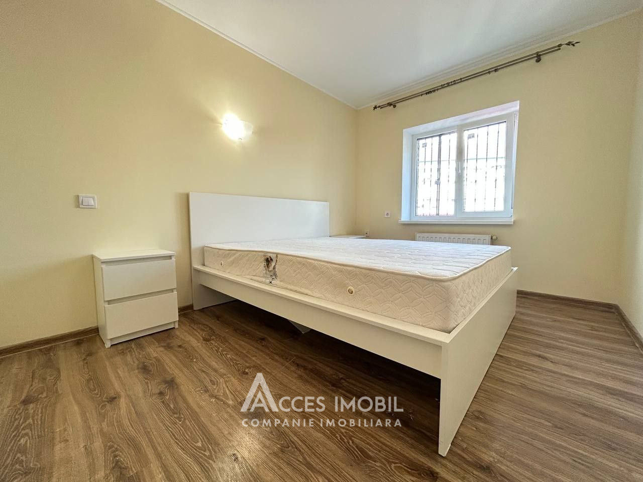 Chirie! Casă! str. Cojocarilor, Centru, 3 camere + living. Euroreparație!