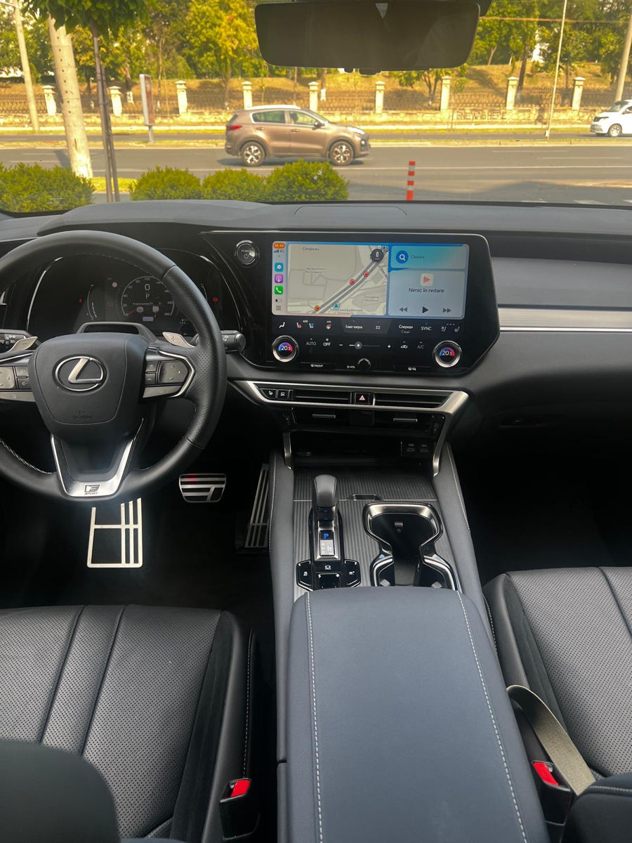 Lexus RX Series an. 2024 cu rulaj 13000 km, Hybrid, 72500