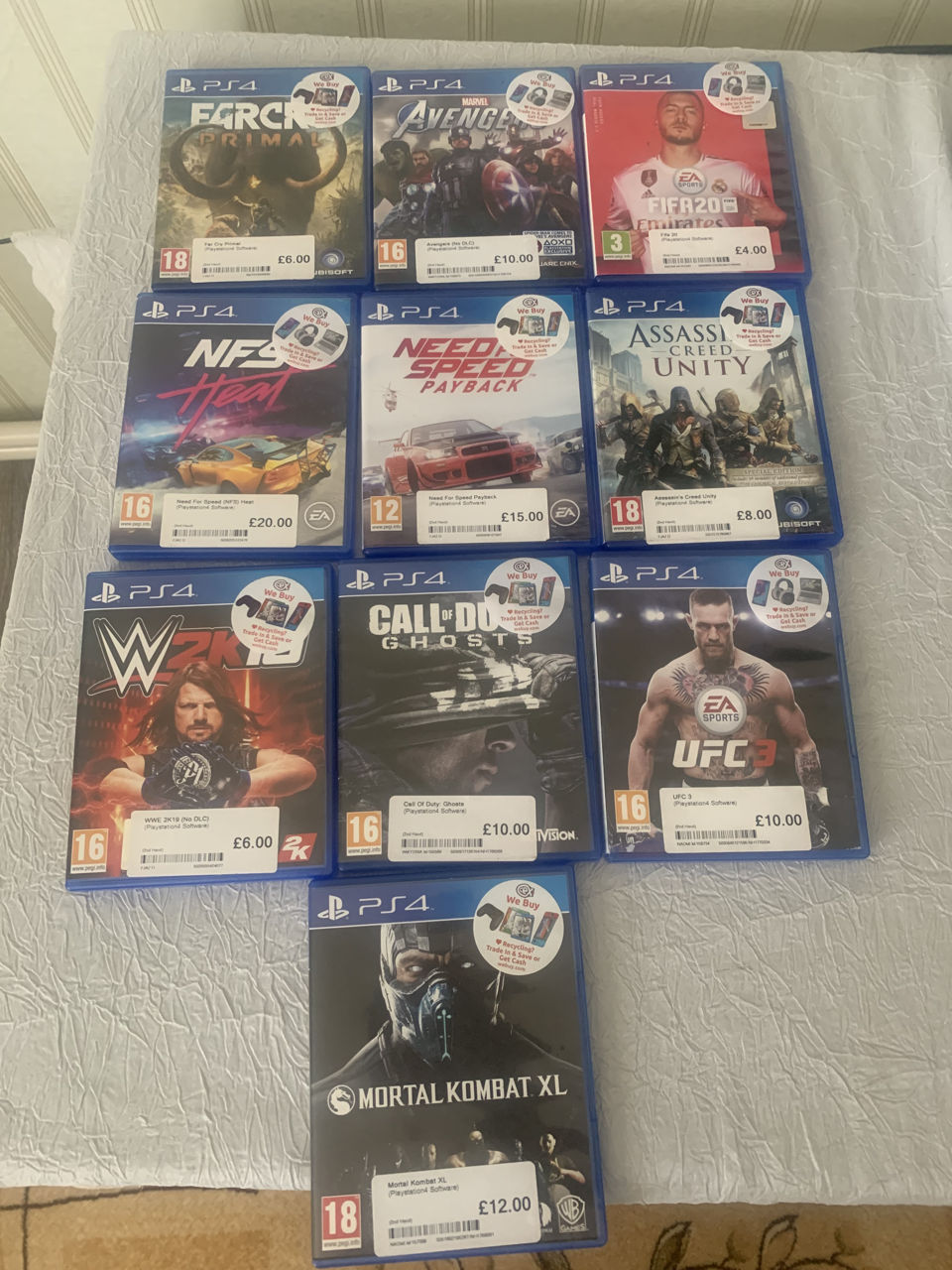 Vînd playstation 4 pro 1T unlimited edition ca nou 2 console