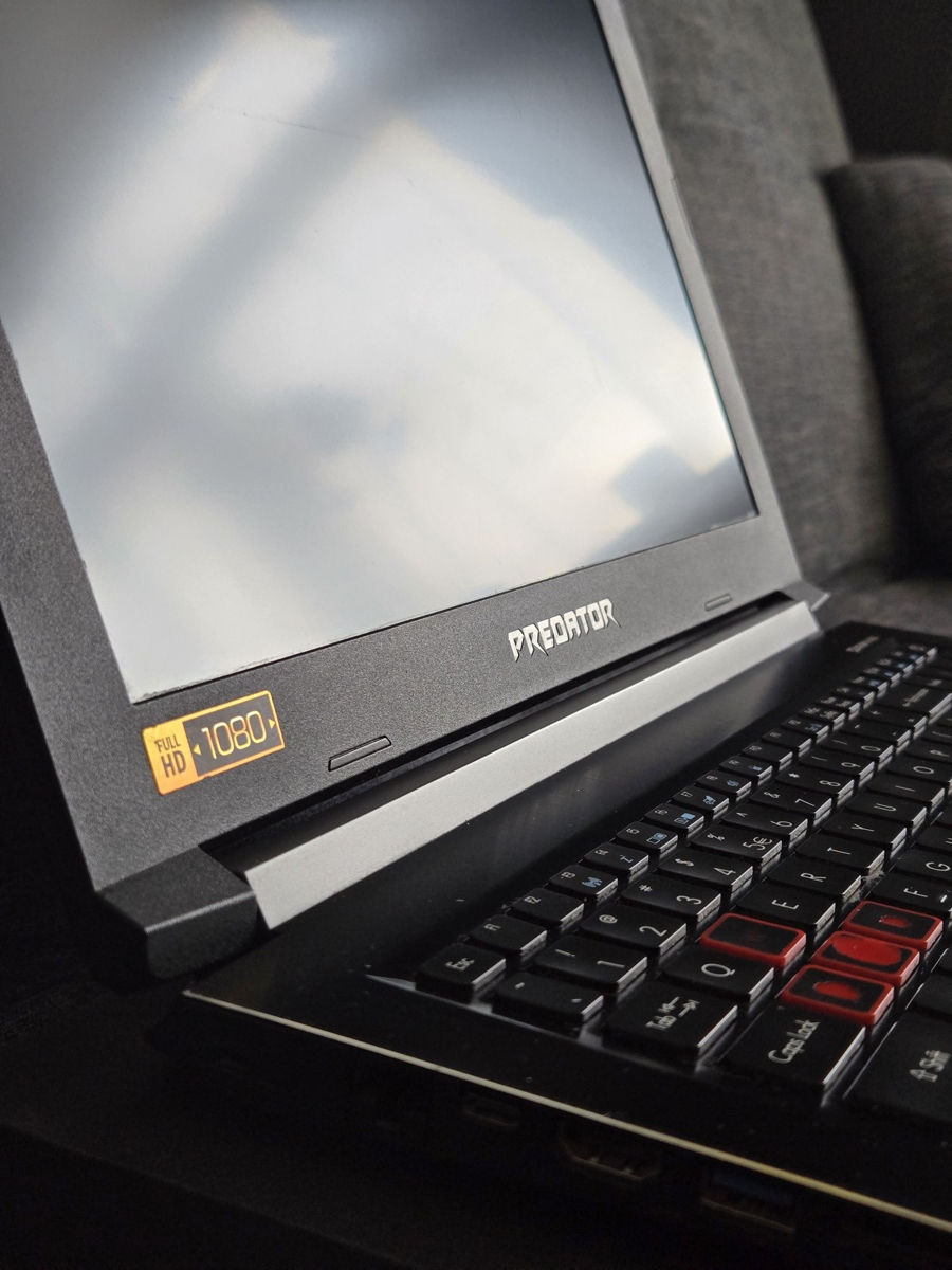 Laptop Acer Predator Helios 300 - i7, GTX 1060 6GB, 16GB RAM, SSD