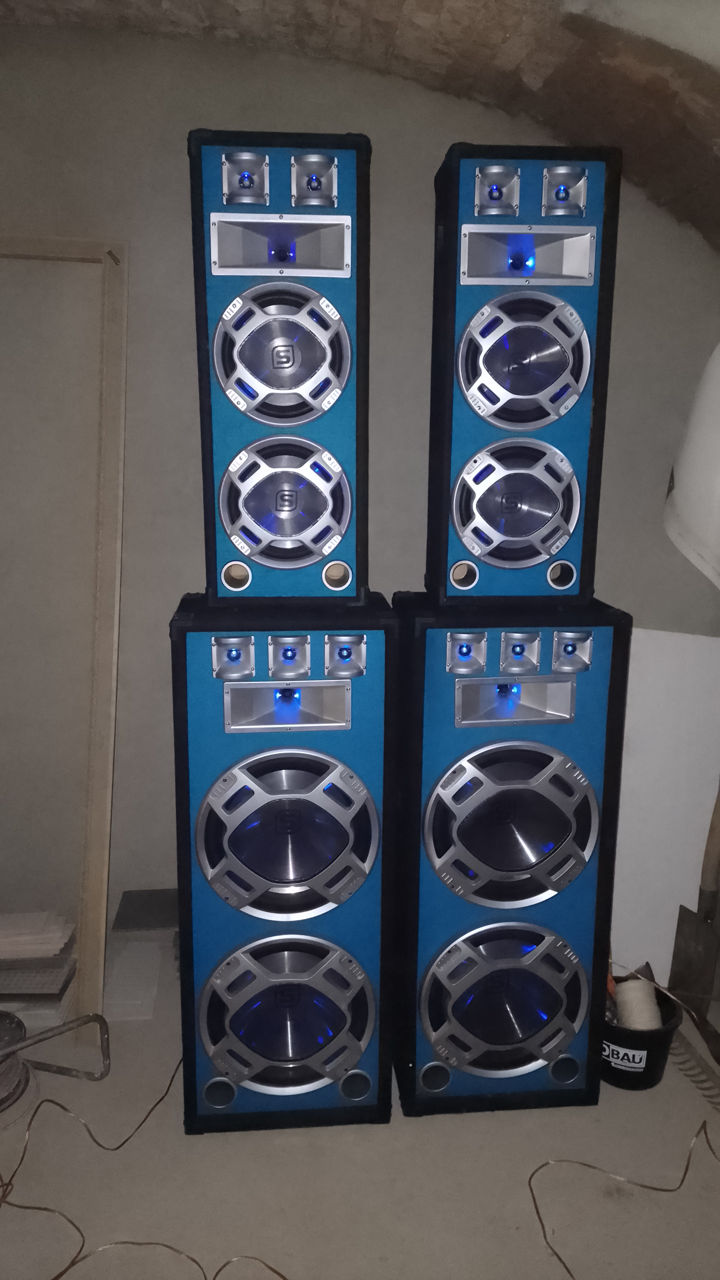 Vând bocse de 7200 de vați fără oseliteli este și oseliteli da mai slab ...