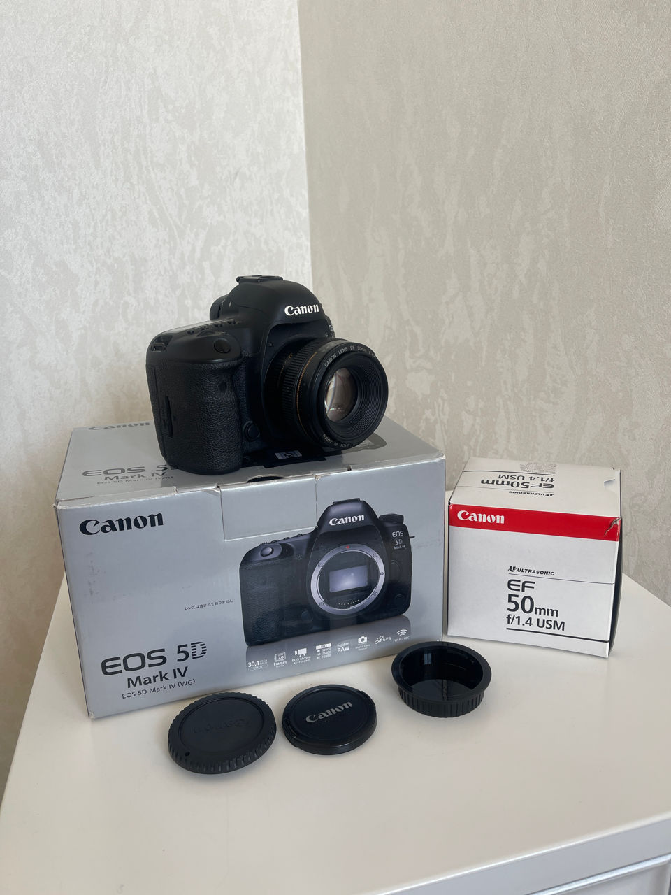 Canon 5D mark IV, EF 50mm f/1.4 + canon 6D EF 40mm f/2.8 Canon 580ex ii speedlite