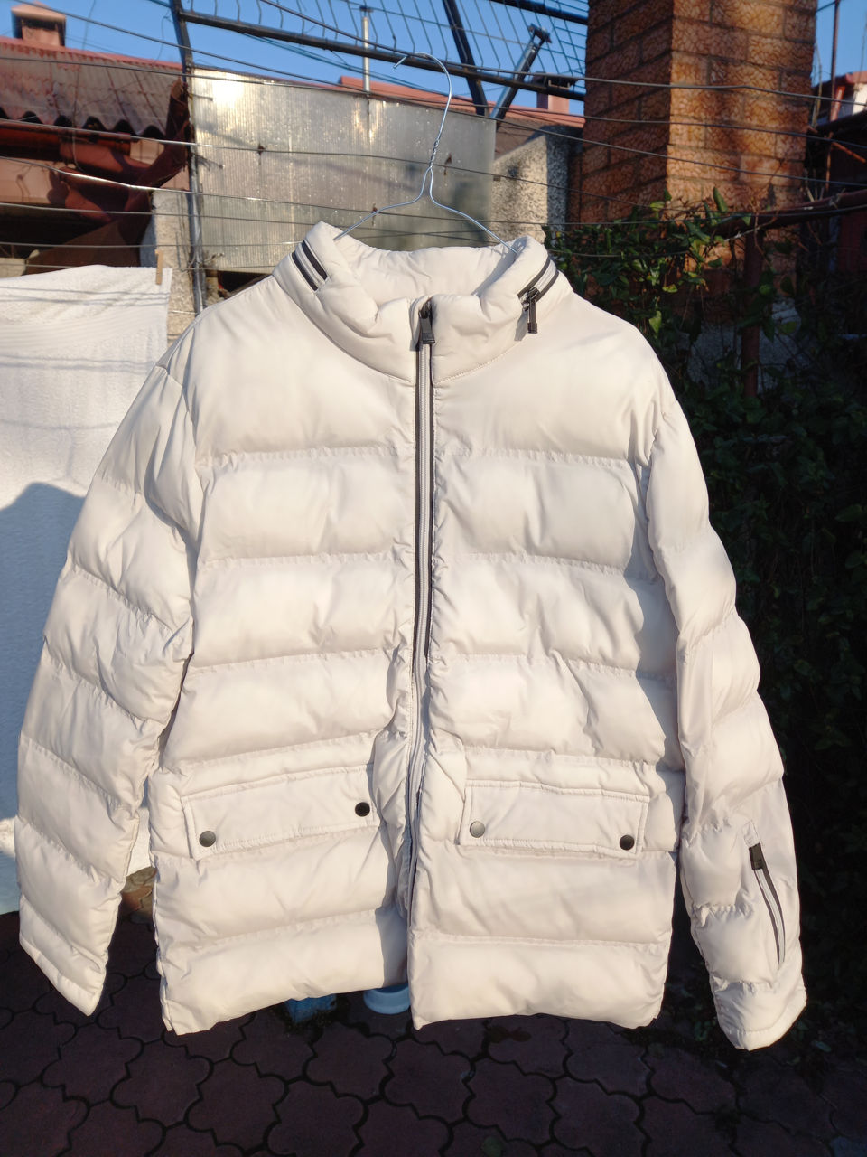 jacheta alba de buna calitate
