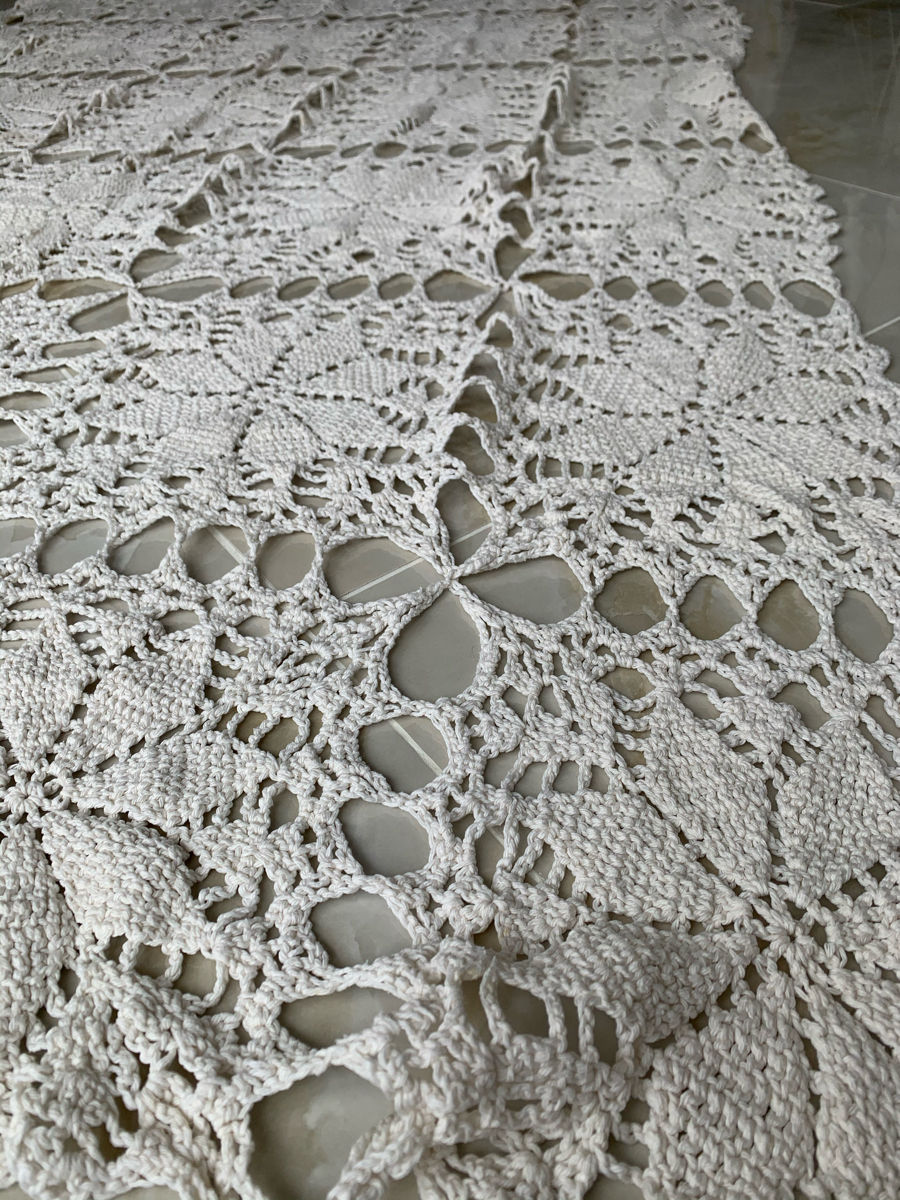 Fata de Masa Crosetata manual are 3 Metri lungime