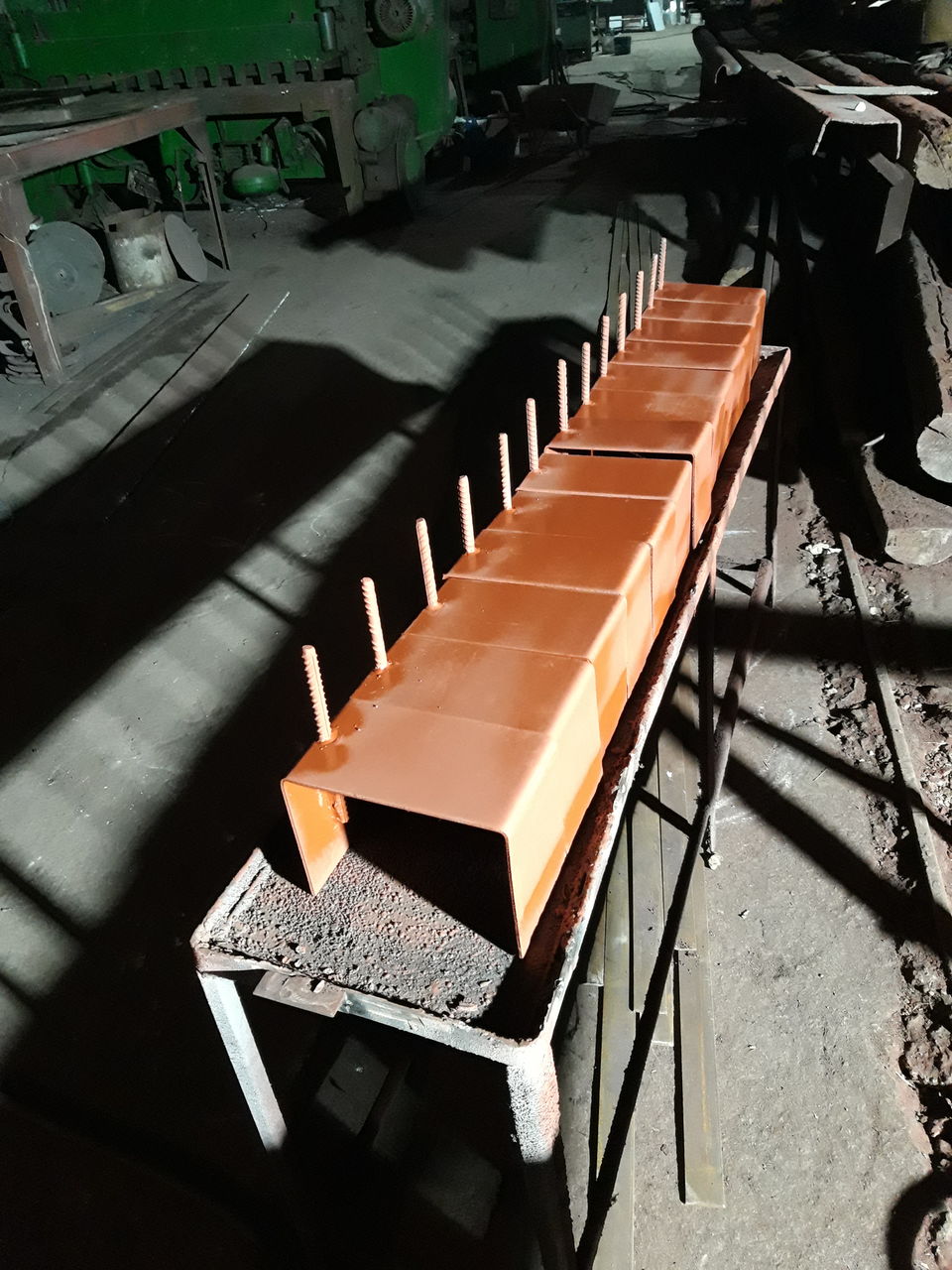 Confectii metalice
