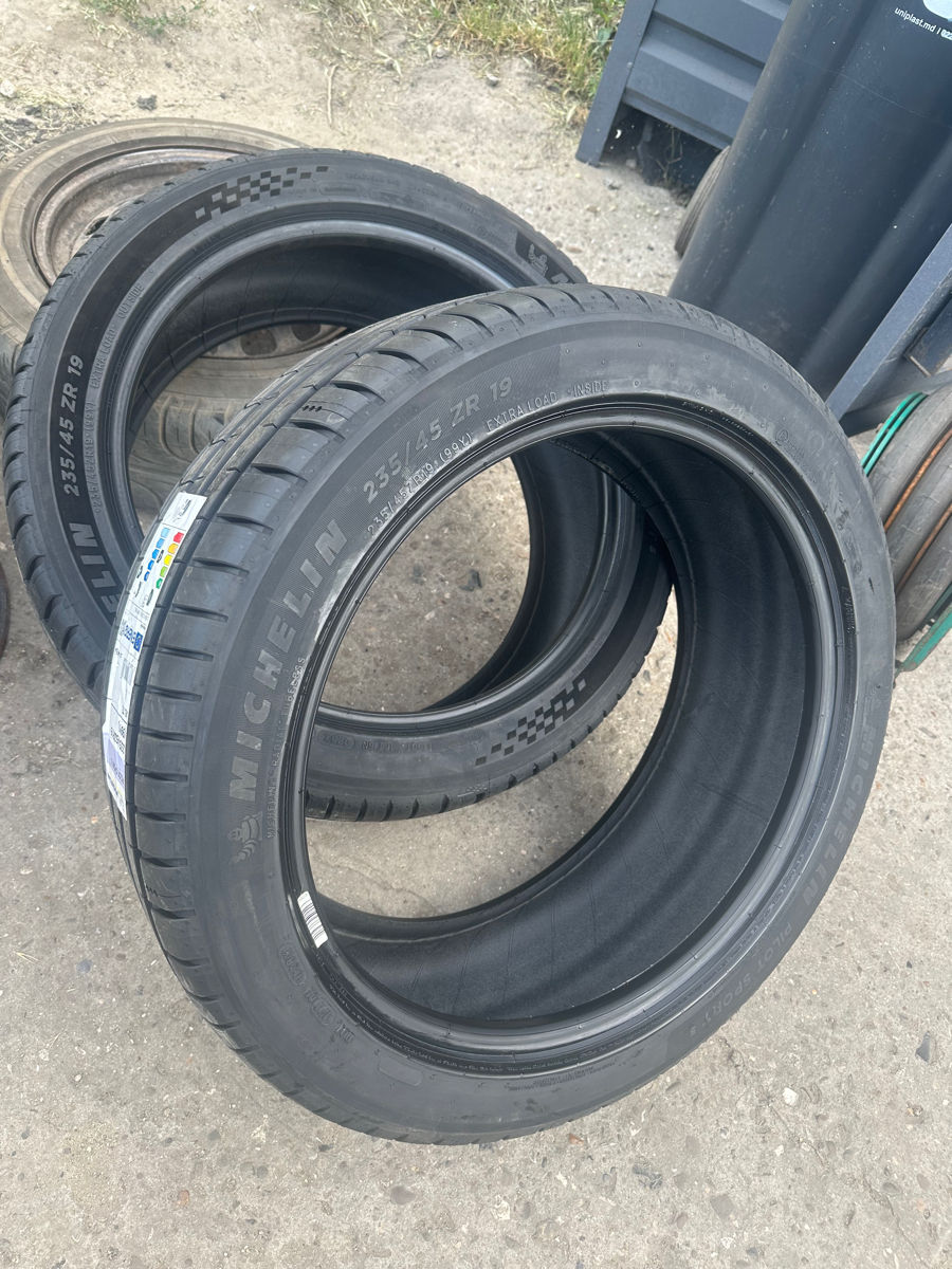 Michelin 235/45 R19