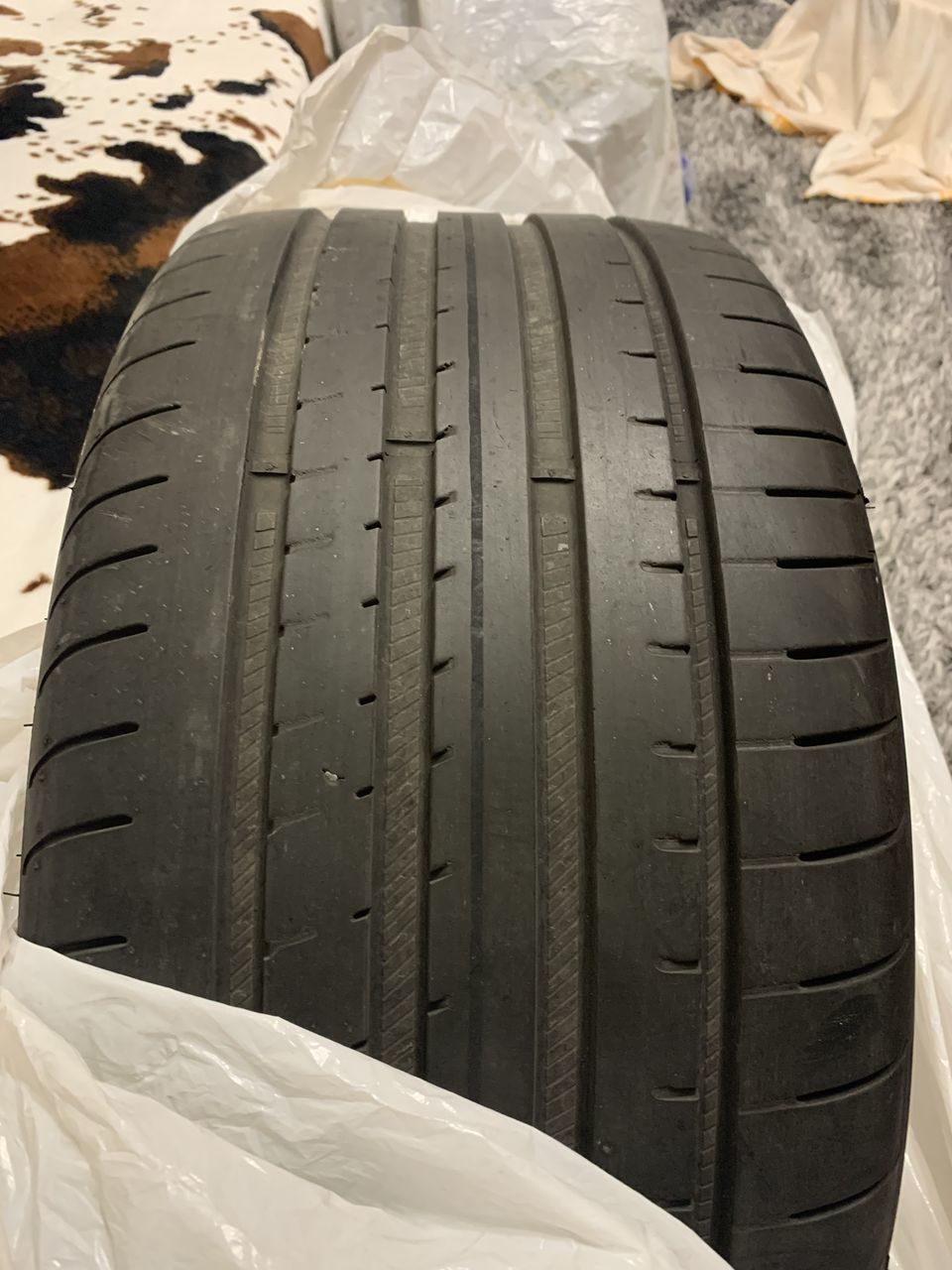 Cauciucuri 225 40 r18 255 35 R18