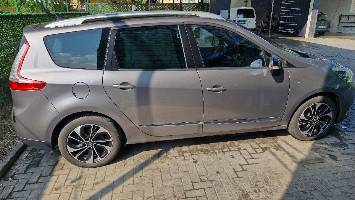 Renault Grand Scenic 2014 г. с пробегом 300 км, Дизель, 7000