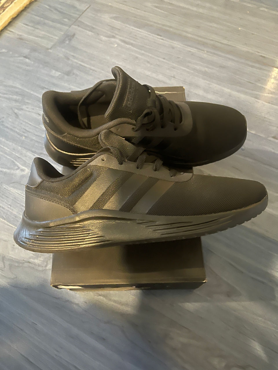 Adidas новые 42