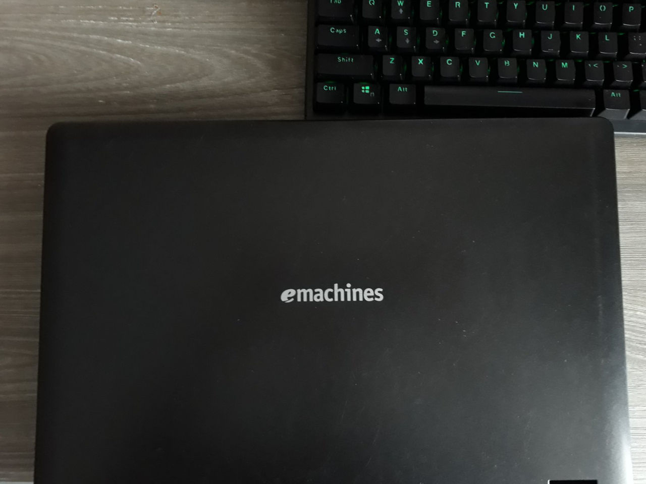 Laptop Acer eMachines E528