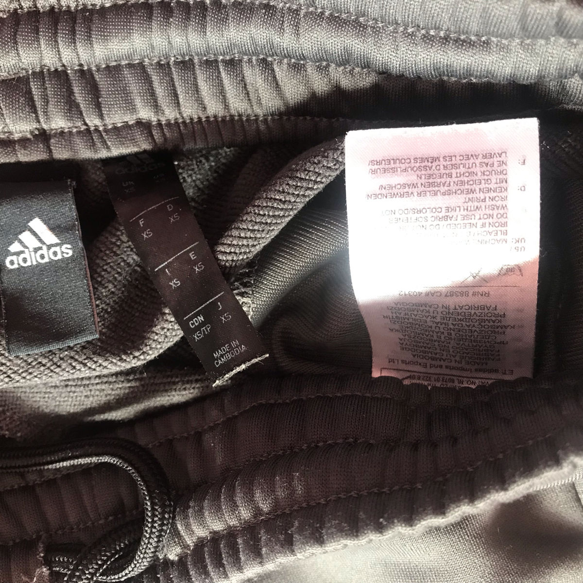 спортивки adidas,в идеальном состоянии,одевались пару раз