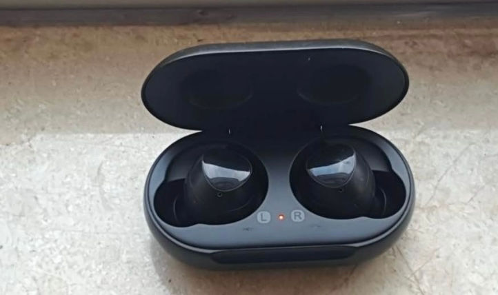 Samsung galaxy buds (sound by akg)