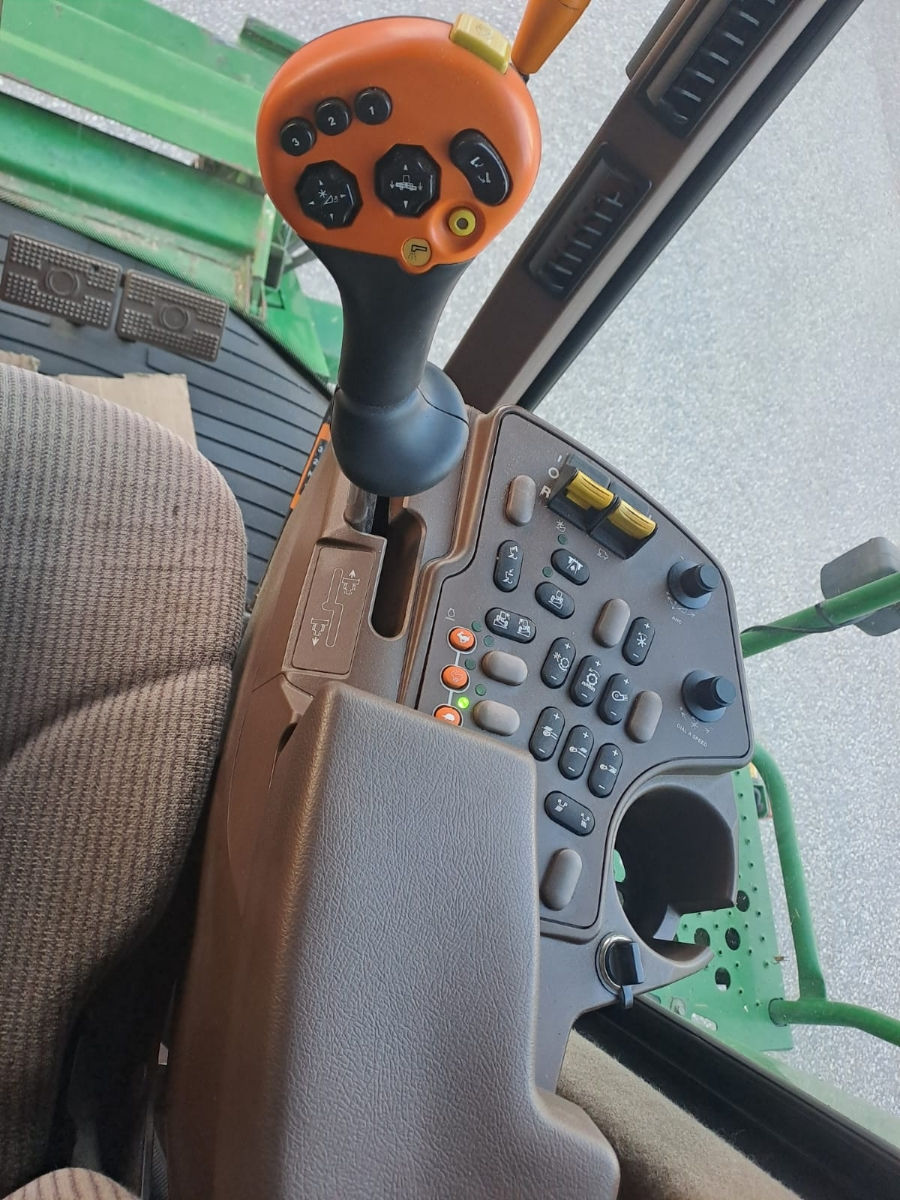 John Deere C670