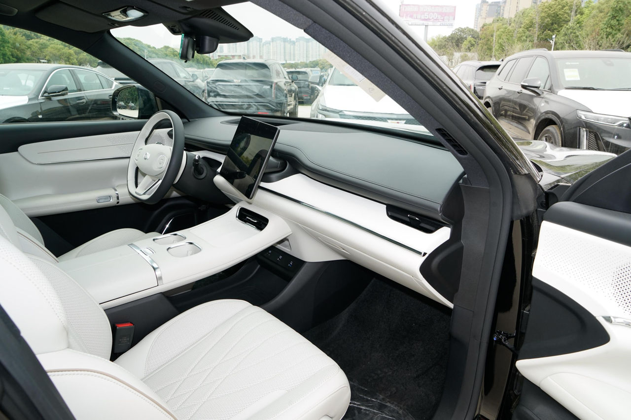 Changan Qiyuan Q05 an. 2025 cu rulaj 10 km, Plug-in Hybrid (benzină), 26200