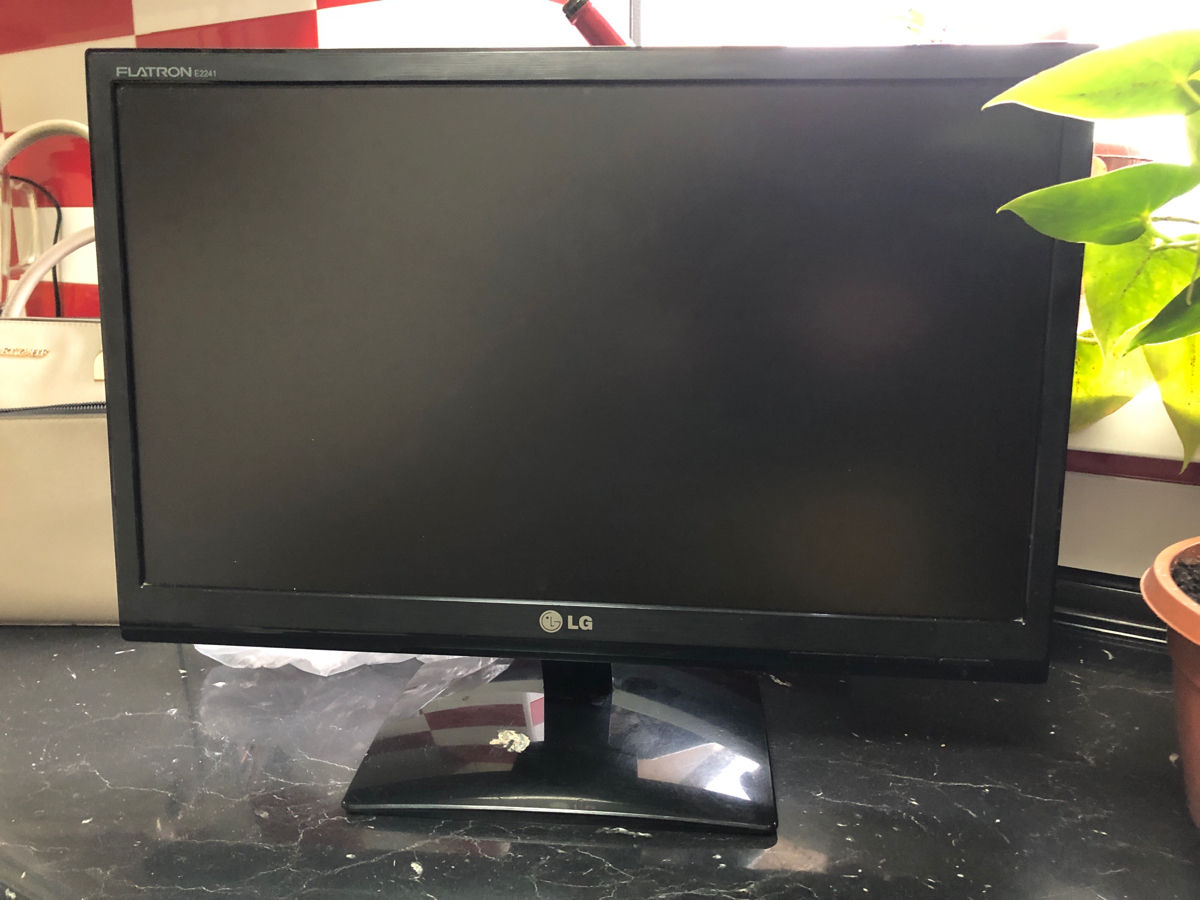 monitor LG E 2241