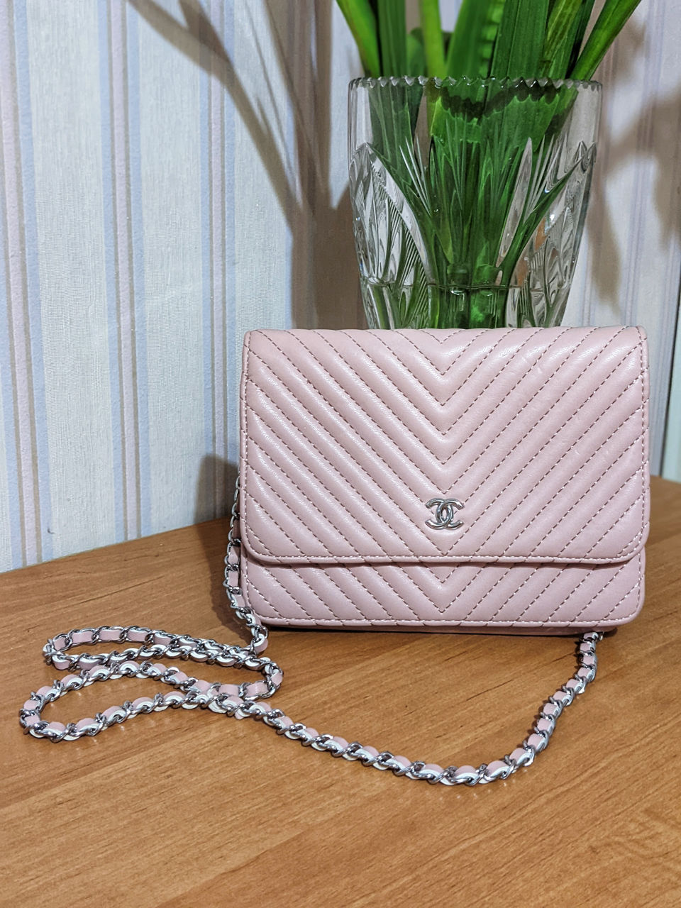 Geanta noua, replica Chanel, 240 lei