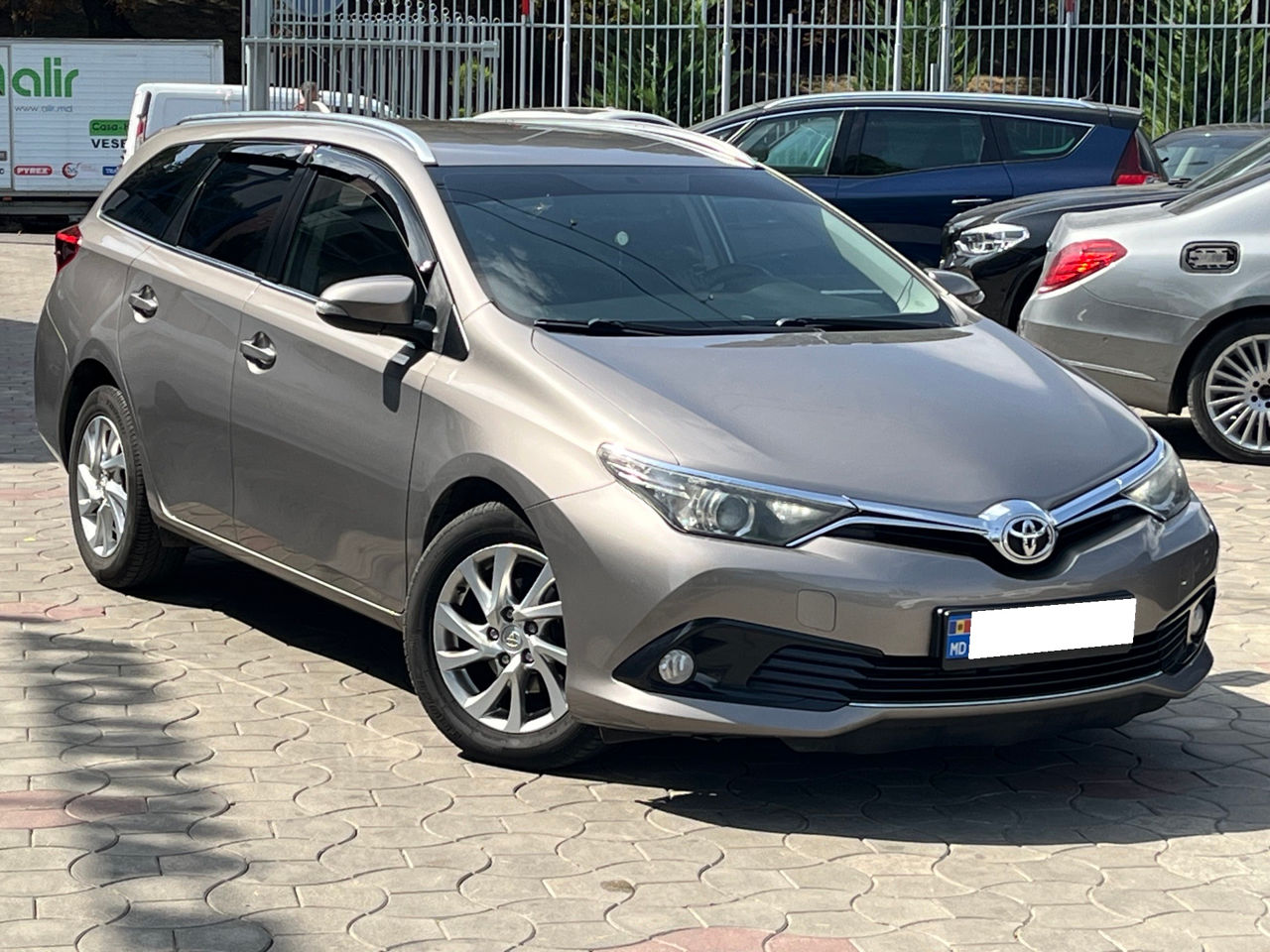 Toyota Auris 2016 г. с пробегом 300805 км, Дизель, 11799