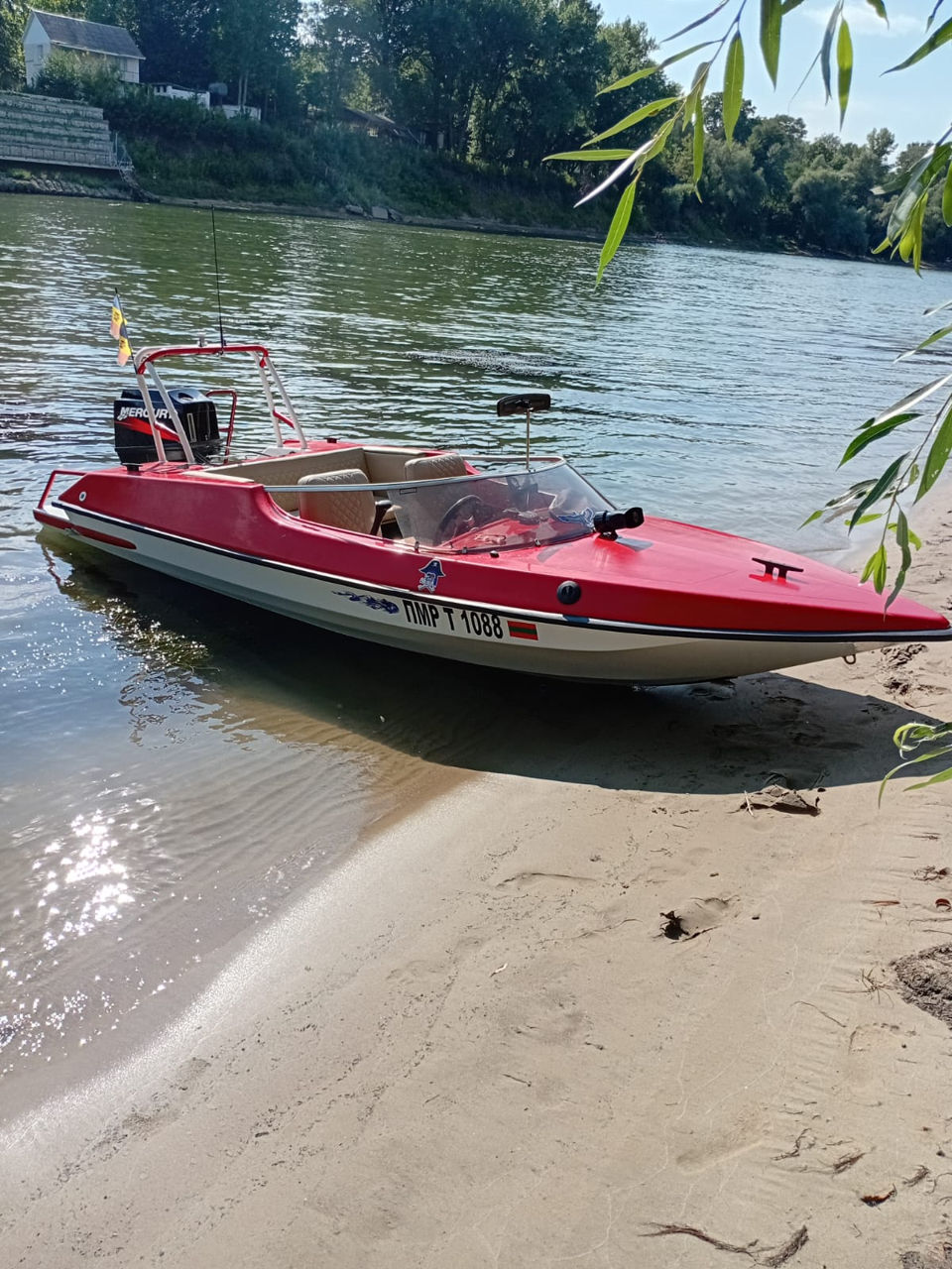 Vind barca sportiva cu motor Mercury 40 totul lucreaza perfect,nu se ...