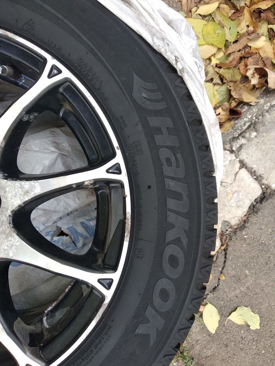 Продам комплект зимней резины с дисками hankook. 195/65 r 15