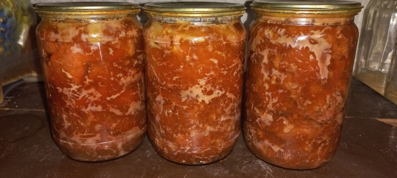 Carne de strut preparata în autoclava, în borcane de 0. 75 l